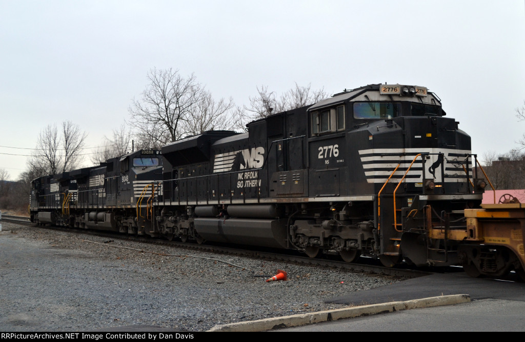 NS SD70M-2 2776 trails on 21M